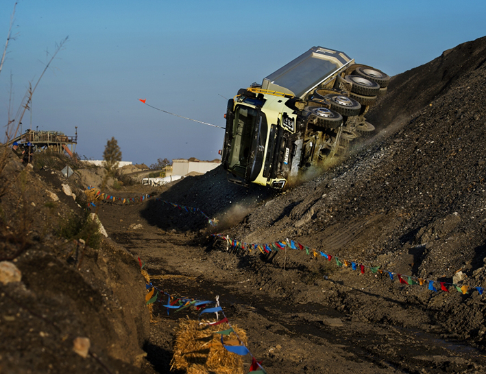 Il Volvo FMX: un giocattolo indistruttibile nelle mani di una bimba di ... Il Volvo FMX: un giocattolo indistruttibile nelle mani di una bimba di ...