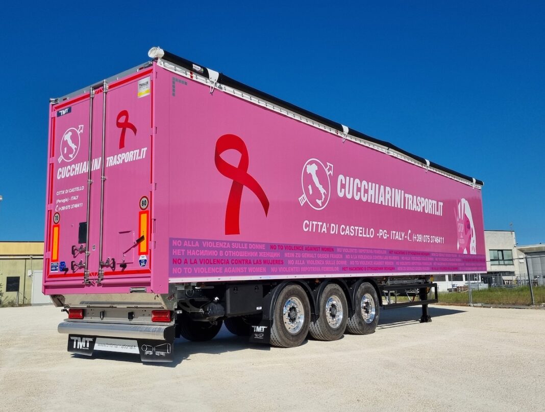 Cucchiarini Trasporti: un semirimorchio rosa contro la violenza sulle ...