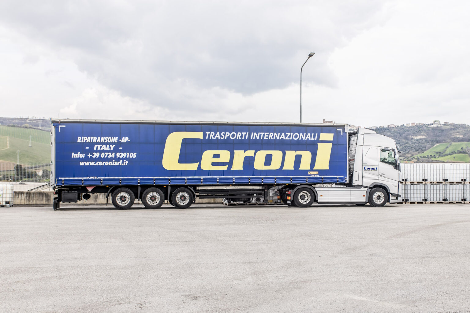 Tre nuovi Volvo FH Aero 500 per Ceroni Trasporti | Uomini e Trasporti